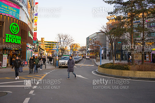 Twilight view of Hongdae(Hongik University) shopping street in Seoul ...