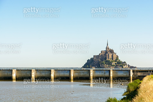 View of the dam on the Couesnon river in Normandy, France, which sluice ...