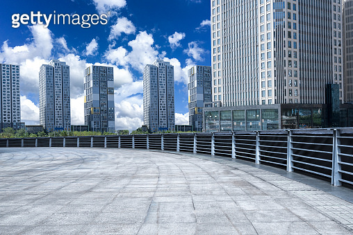 Towering urban buildings and curved viewing platforms. 이미지 (956747798 ...