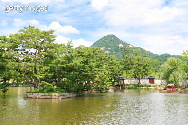 Garden and Pond at Gyeongbokgung Palace (Gyeongbok) against the ...