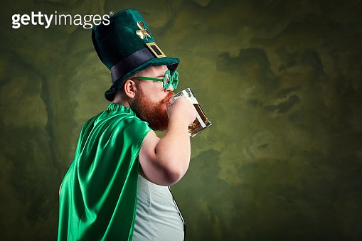A fat man with a beard in St. Patrick's suit is smiling with a m 이미지 ...