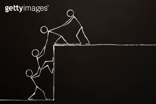 Team Helping Each Other To Achieve Success Together (1035057188) - 게티이미지뱅크