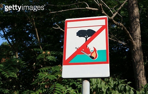 Forest fire danger sign. Don't light fire in the woodland. 이미지 ...