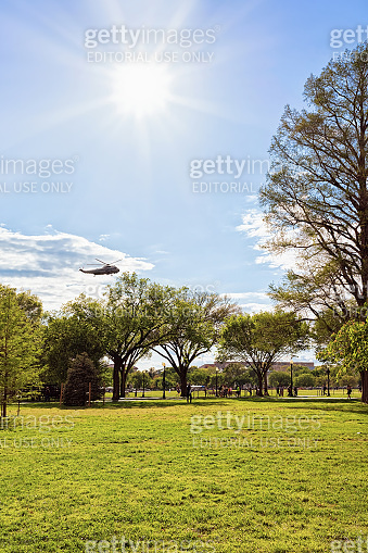 Helicopter flying in park in National Mall Washington DC 이미지 (946101676 ...