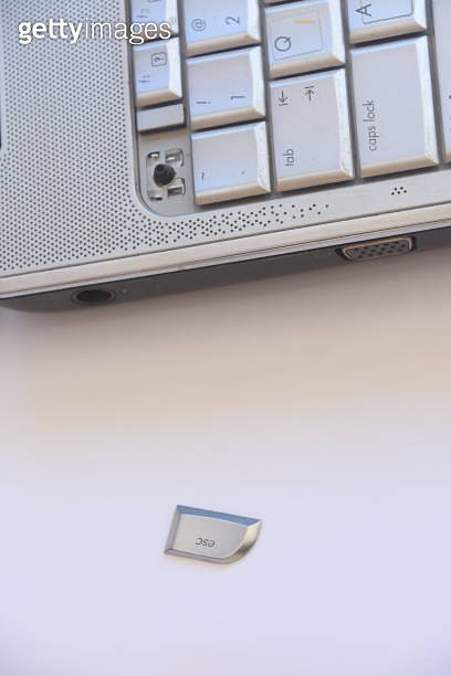 Button "ESC" on the keyboard 이미지 (1031373448) - 게티이미지뱅크