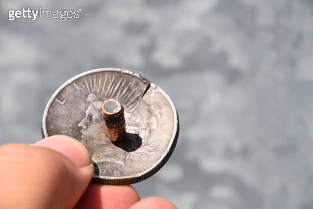 Life saving coin , coin that stopped a bullet 이미지 (923598188) - 게티이미지뱅크