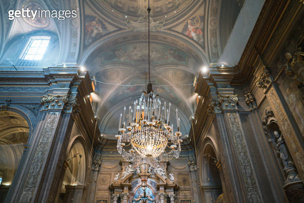 Interior of the cathedral of Ferrara (1031078244) - 게티이미지뱅크