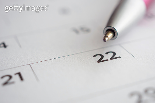Calendar page with pen point at 22nd date 이미지 (1043338348) - 게티이미지뱅크
