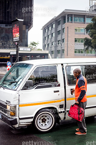 Mini Bus taxi in Johannesburg 이미지 (1044228646) - 게티이미지뱅크