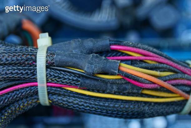 lots of wires and cables in the dust in the computer 이미지 (1014879954 ...