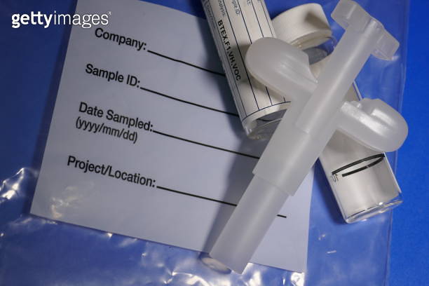 VOC soil sampling vials and syringe 이미지 (1072749176) - 게티이미지뱅크
