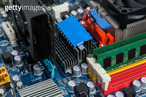 PC electronic board with electrical components. 이미지 (1065978686) - 게티이미지뱅크