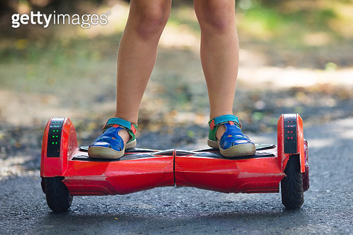 Child on hover board. Kids ride scooter. 이미지 (915882020) - 게티이미지뱅크