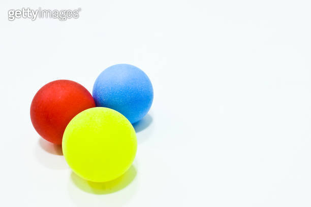The red, blue and yellow ball on the white background 이미지 (1014898264 ...