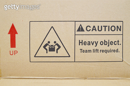 Cardboard box with shipping signs 이미지 (1060648254) - 게티이미지뱅크