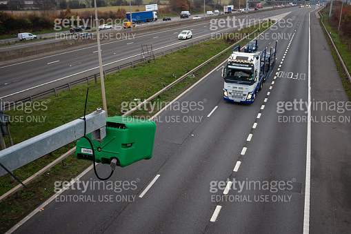 ANPR camer on British motorway M1 (1069778888) - 게티이미지뱅크