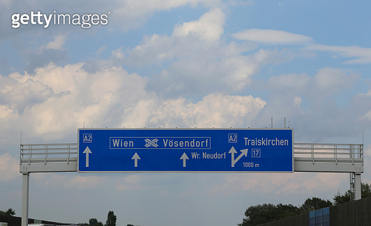 Austrian motorway with directions to go to the city of Vienna 이미지 ...