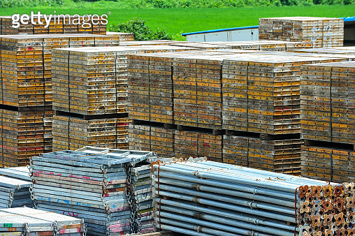 Stacked and loaded construction materials 이미지 (996984634) - 게티이미지뱅크