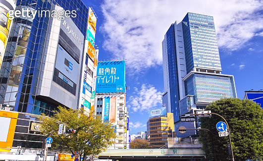 Scenery from the scrambled intersection of Shibuya station west ...