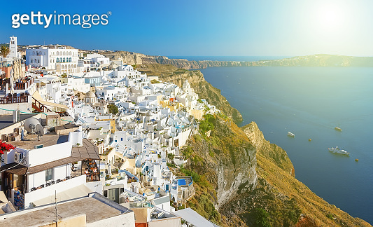 White architecture of Firs village on Santorini island, Greece 이미지 ...