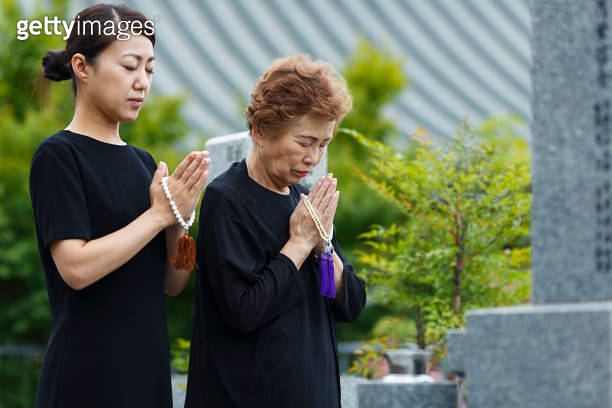 Japanese women wearing mourning clothes 이미지 (1016454266) - 게티이미지뱅크