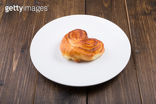 Fresh baked sweet bun 이미지 (1033284250) - 게티이미지뱅크