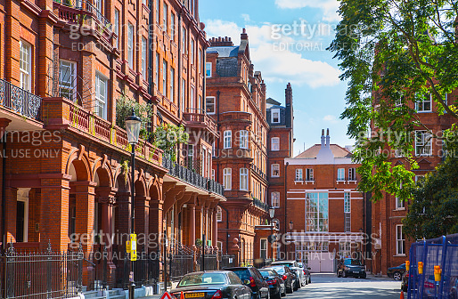 Residential aria of Kensington and Chelsea. Cadogan Square with row of ...