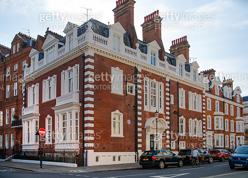 Residential aria of Kensington and Chelsea. Cadogan Square with row of ...