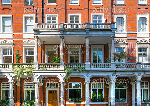 Residential aria of Kensington and Chelsea. Cadogan Square with row of ...