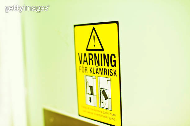 Yellow Elevator Warning Sign - Mind The Gap. Crush / Squeeze Risk (In ...