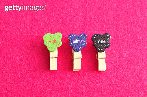 Eight minus one on a pink background 이미지 (936478164) - 게티이미지뱅크