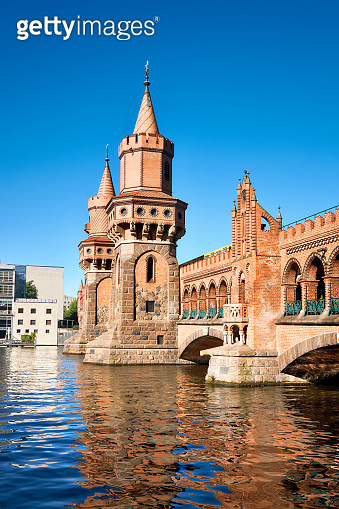 Oberbaum bridge (Oberbaumbruecke) in Berlin 이미지 (998816792) - 게티이미지뱅크