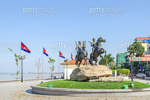 Preah Sisowath Quay with the monument to the warriors Techo Meas and ...