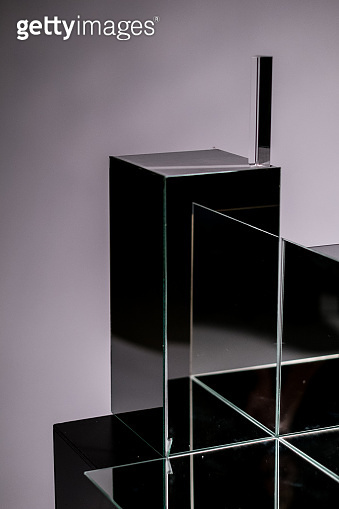 Geometric shapes cube mirror and prism black background 이미지 (984741602 ...
