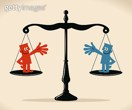 Equal-arm balance scale with two businessmen 이미지 (1074145246) - 게티이미지뱅크