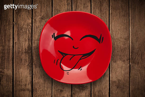 Happy smiley cartoon face on colorful dish plate 이미지 (948498648) - 게티이미지뱅크