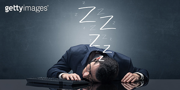 Businessman fell asleep at the office on his keyboard 이미지 (988234442 ...
