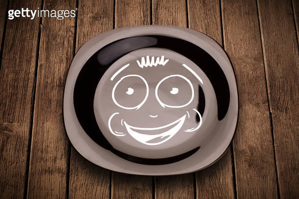 Happy smiley cartoon face on colorful dish plate (948498620) - 게티이미지뱅크