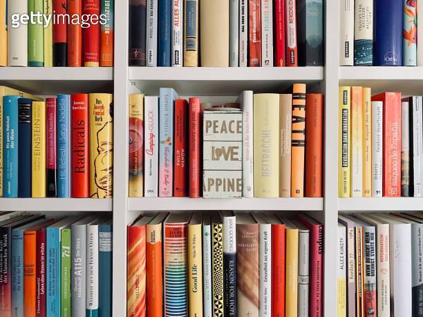 White library book shelves packed with colorful books 이미지 (1046958276 ...
