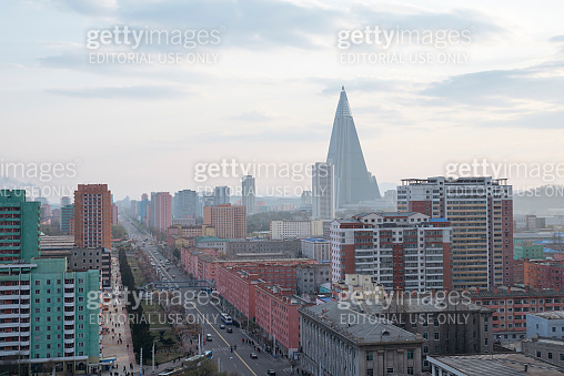 Pyongyang Skyline with Ryugyong Hotel (976900324) - 게티이미지뱅크