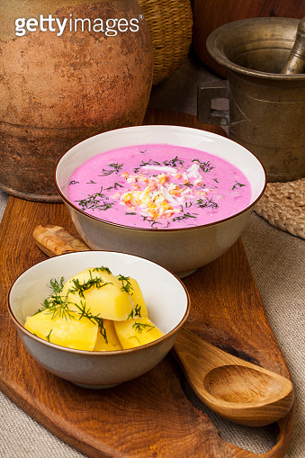 Traditional lithuanian cold beet pink soup 이미지 (914096866) - 게티이미지뱅크