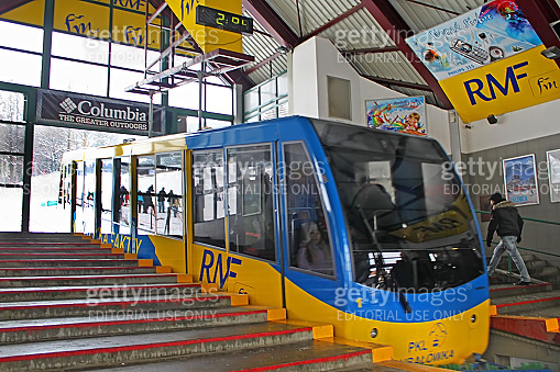 The cable car (in move) rides to the peak of Gubalowka (1126 m n.p.m ...