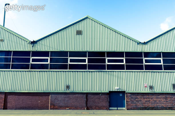 Exterior gable wall of a factory, with clouds and sky in distance 이미지 ...