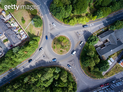 Aerial view of a UK roundabout 이미지 (1011396554) - 게티이미지뱅크