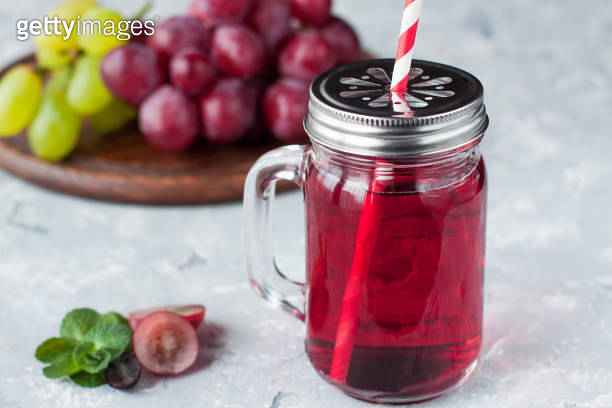 Antioxidant grape and apple cider detox drink 이미지 (1016783472) - 게티이미지뱅크