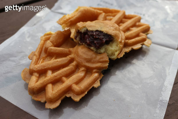 Korean snack crab shaped bread. East Sea, South Korea 이미지 (1075851990 ...