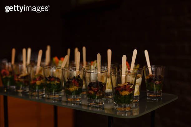 shrimp salad Finger Food on buffet line 이미지 (1017021150) - 게티이미지뱅크