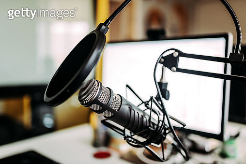 Close-up image of microphone in radiostation. 이미지 (962343634) - 게티이미지뱅크