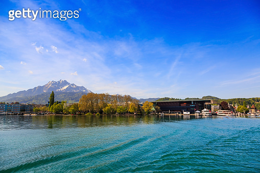 Lucerne lakefront view at ferry port (bahnhofquai) (1086882128) - 게티이미지뱅크