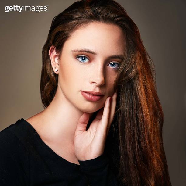 Portrait Of Classically Beautiful Young Blue Eyed Brunette 이미지